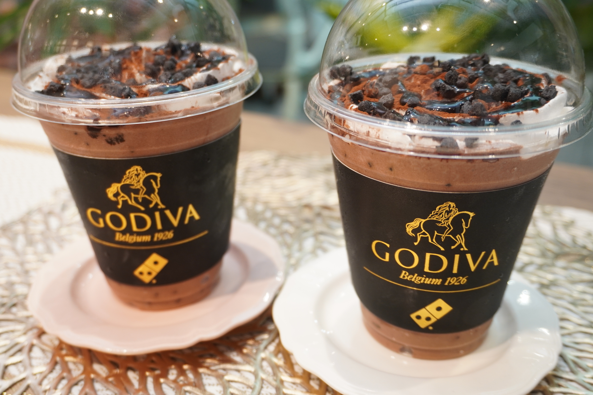 ドミノ・ピザ「GODIVA監修 ドミノシェイクごほうびショコラ」心満たされる贅沢な味わい - グルメ Watch